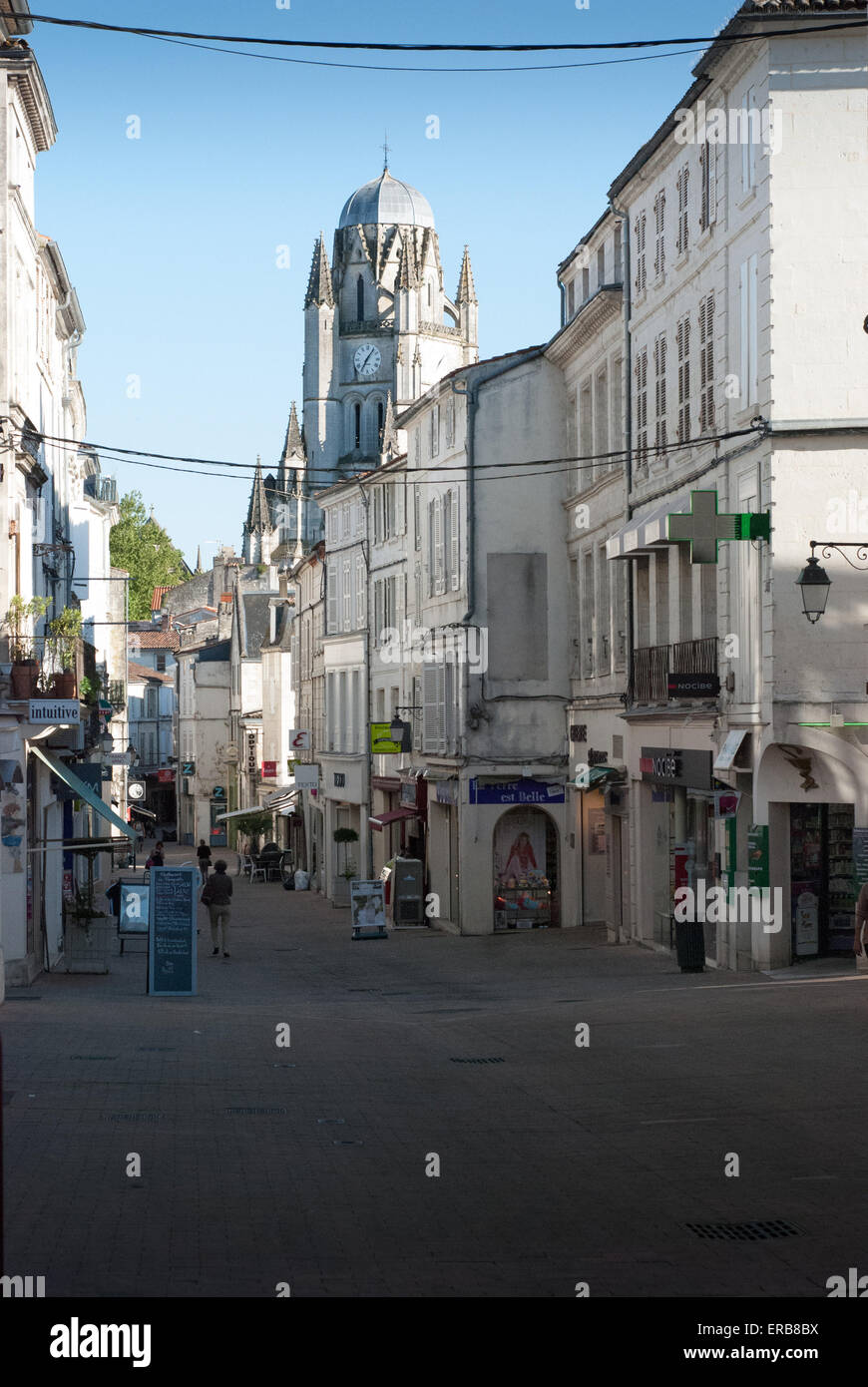 Cathedrale saint pierre de saintes hi-res stock photography and images ...
