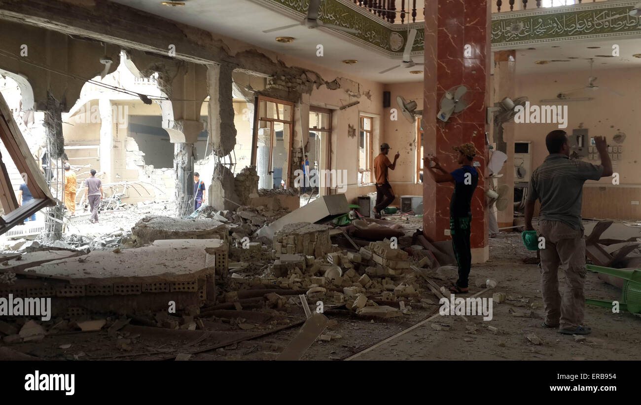 Inside mosque baghdad iraq hi-res stock photography and images - Alamy