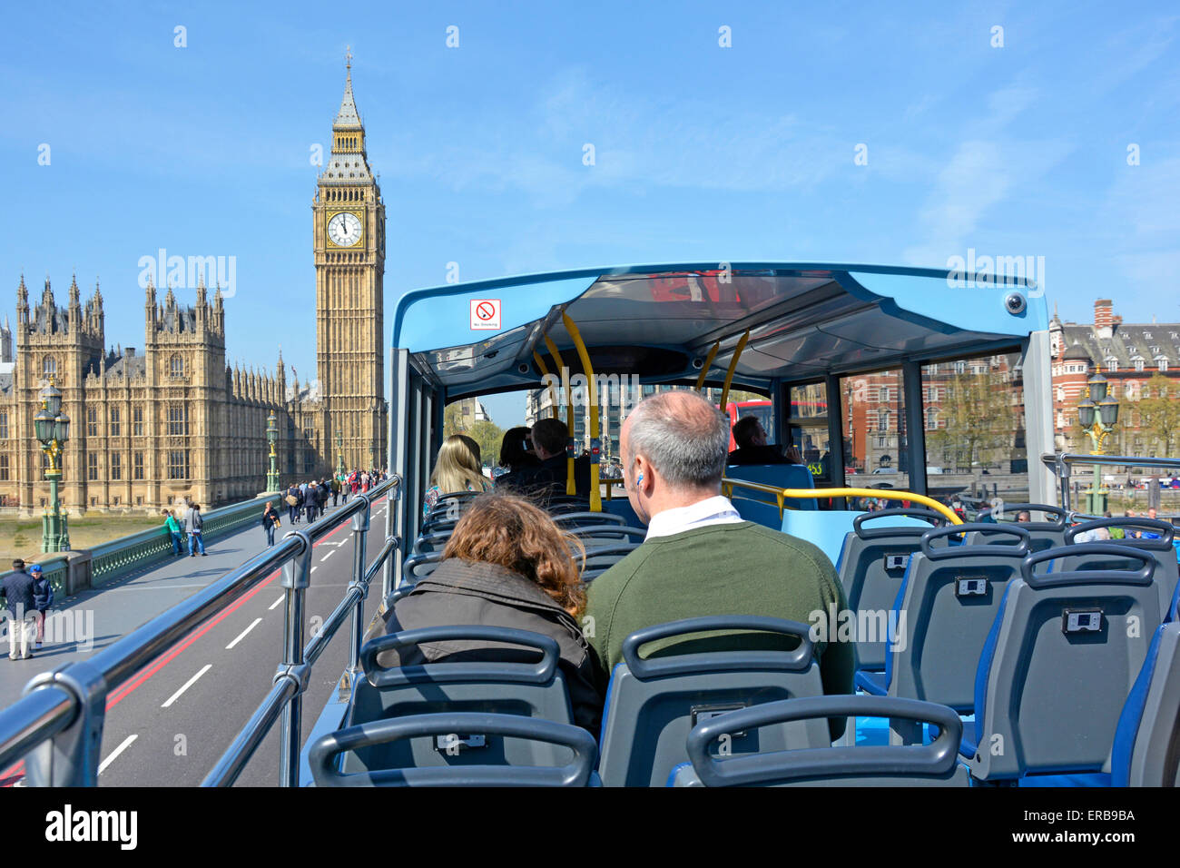 Open top bus couple hi-res stock photography and images - Alamy