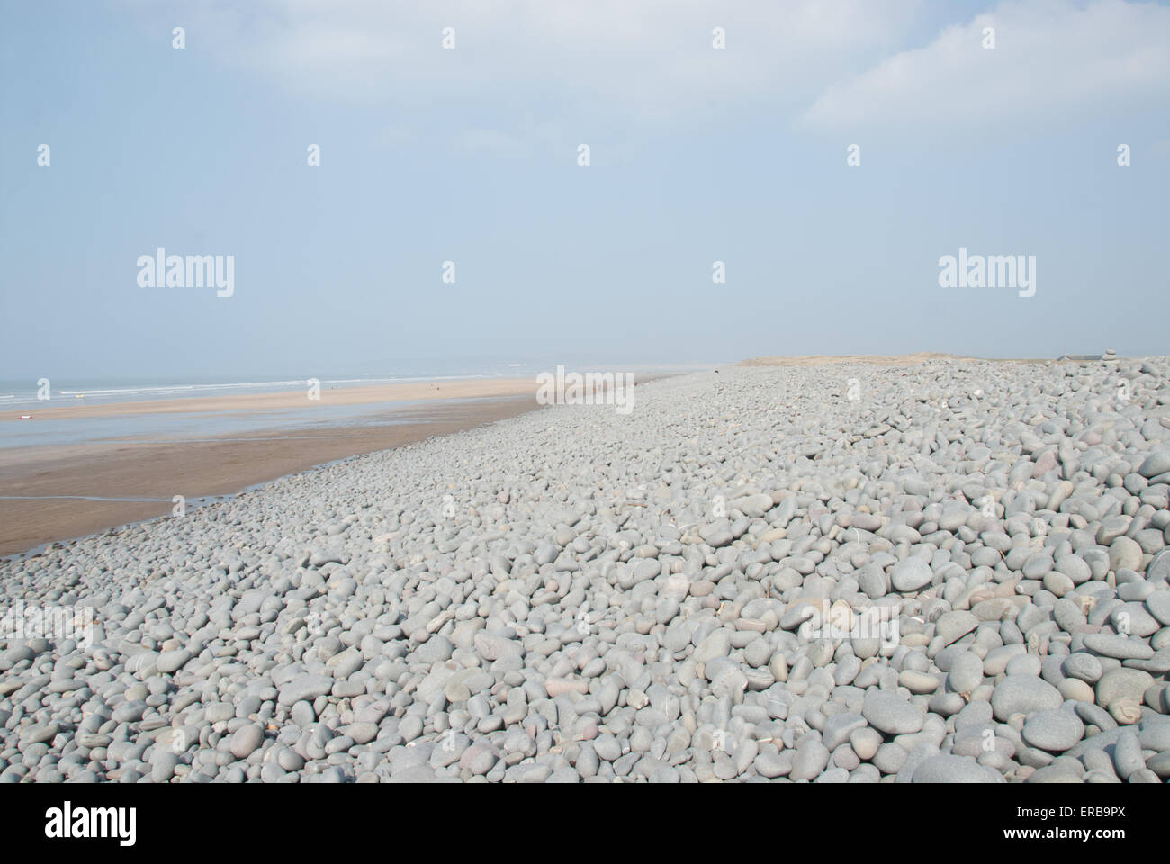 The Pebble Ridge sea defence at Westward Ho, North Devon Stock Photo ...
