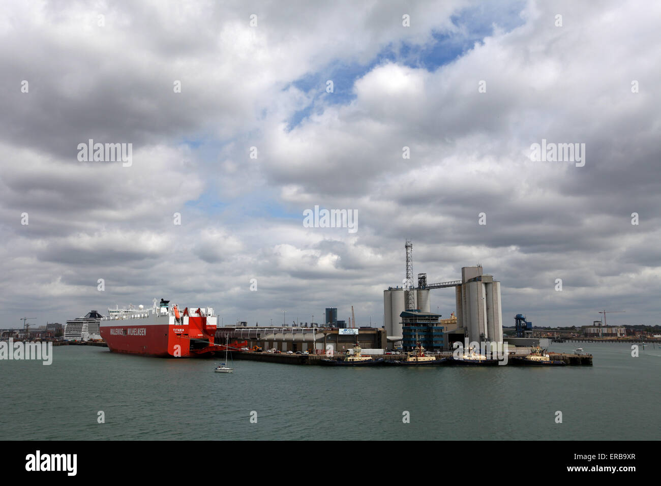Dock Head in Southampton port and docks Stock Photo - Alamy