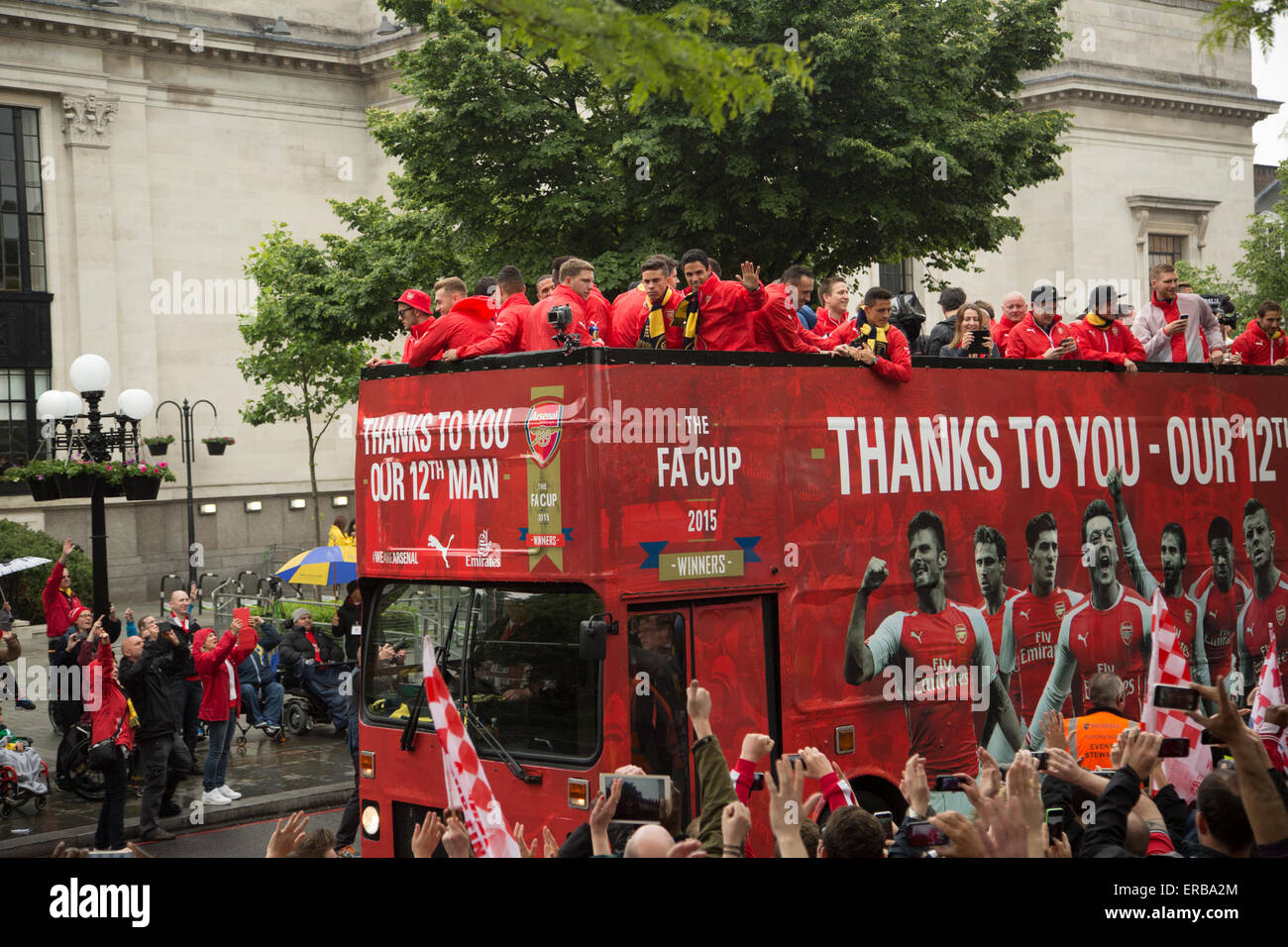 Arsenal fans celebrate fa cup hi-res stock photography and images - Alamy