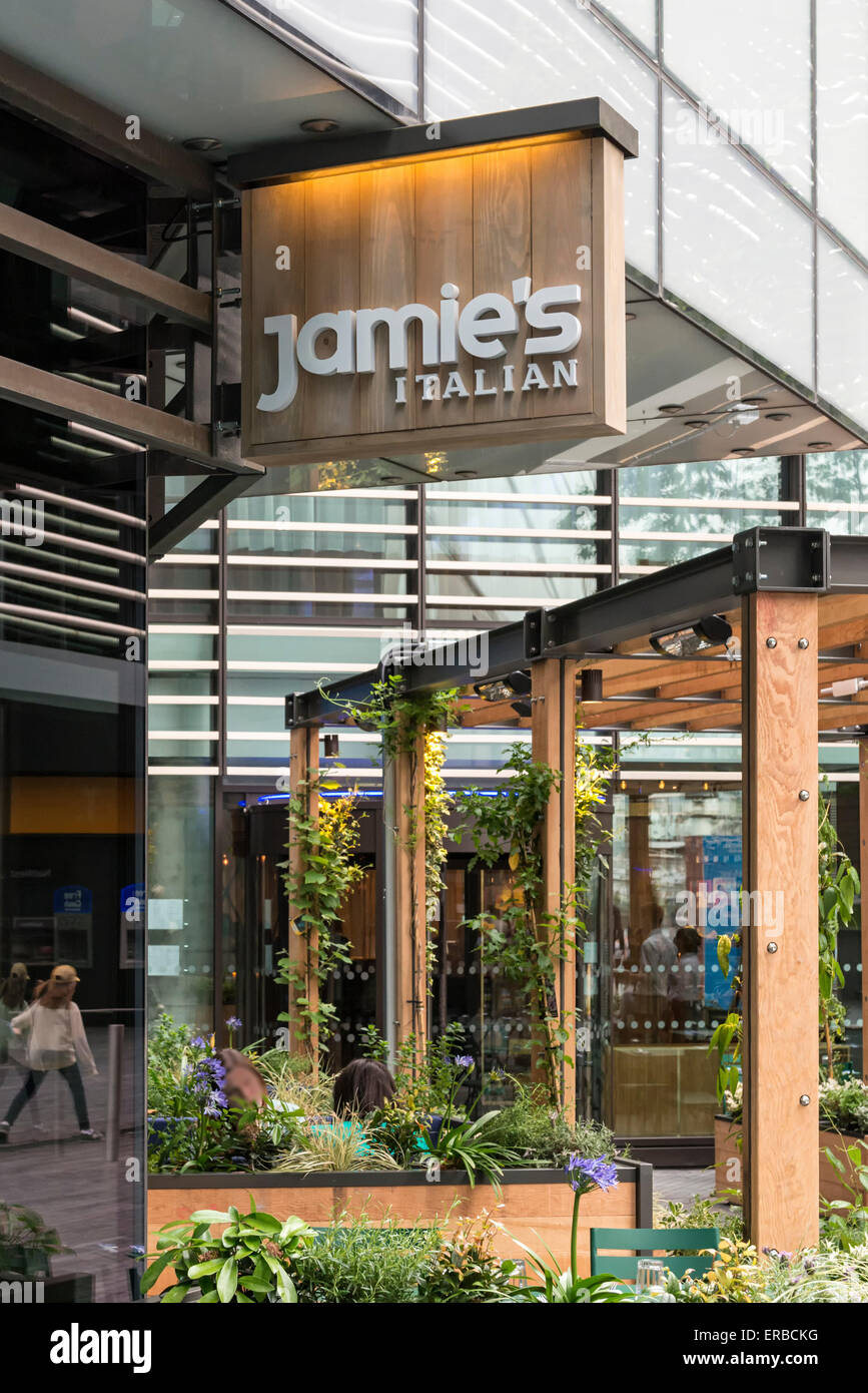 Italian restaurant sign hi-res stock photography and images - Alamy