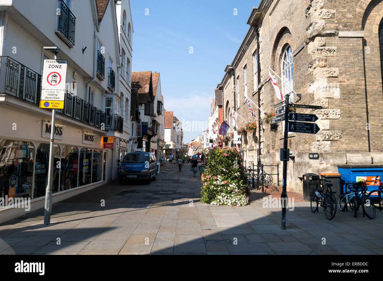 Pedestrianised shopping street Fish Row in Salisbury, Wiltshire, United ...