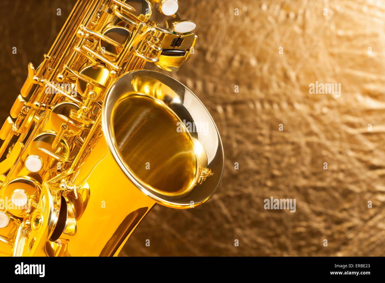 Close-up view of alto saxophone bell and keys Stock Photo - Alamy