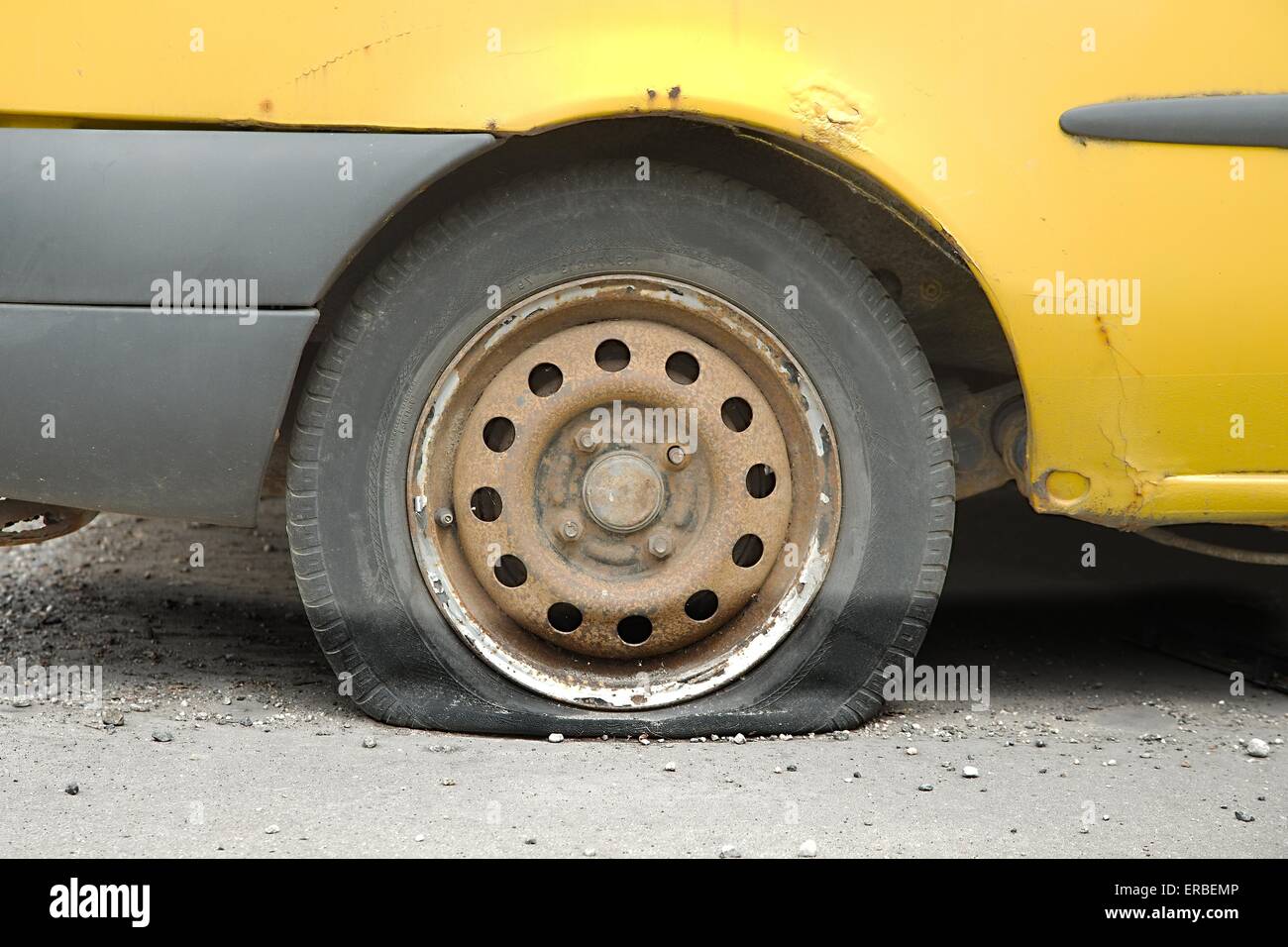 Flat tyre car road hi-res stock photography and images - Alamy