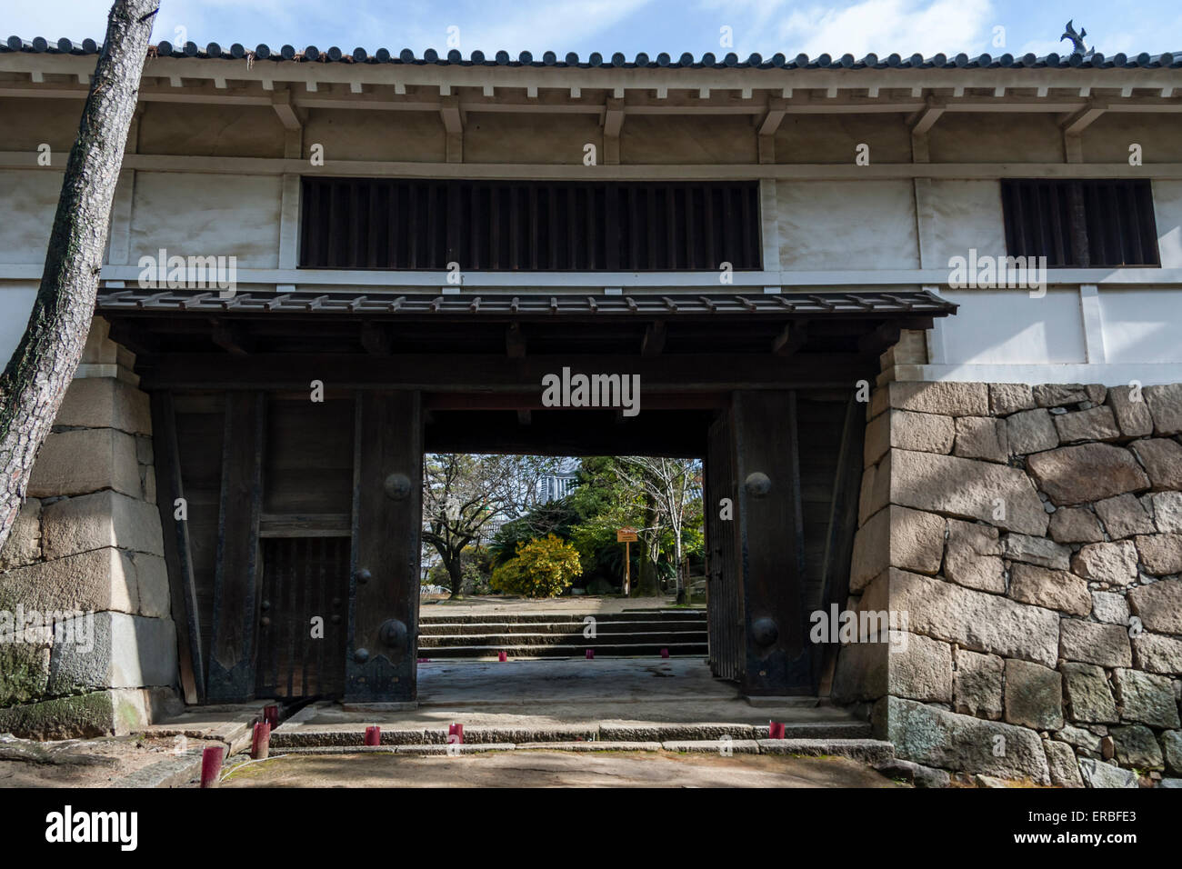 The main entrance to Fukuyama castle, the Sujigane Gomon, a Yaguramon ...