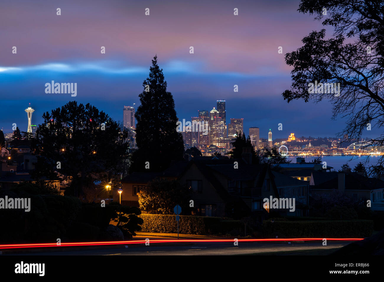 Seattle skyline space needle houses hi-res stock photography and images ...