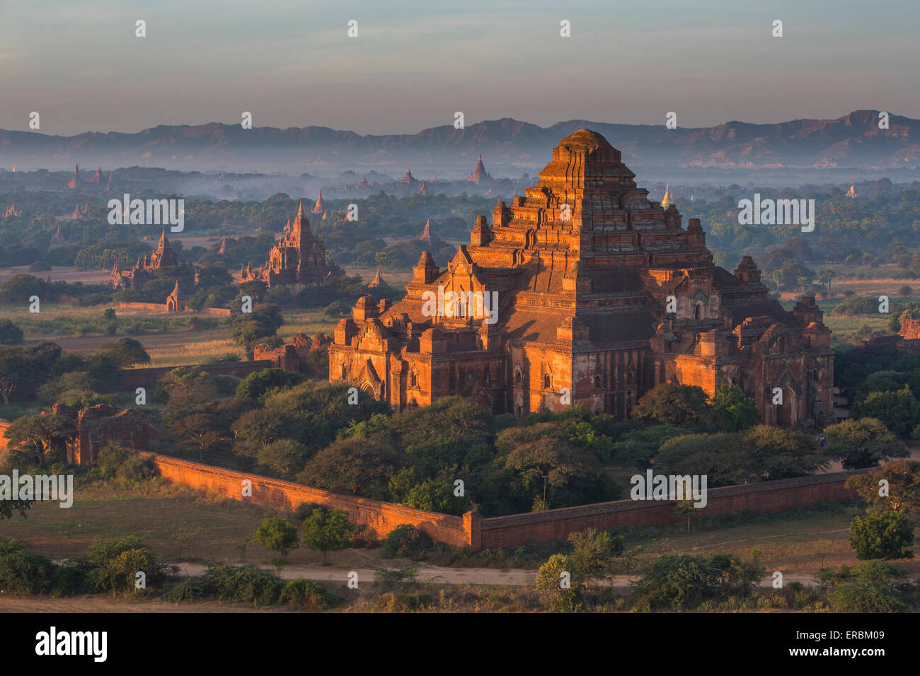 Temples bagan myanmar sunrise hi-res stock photography and images - Alamy