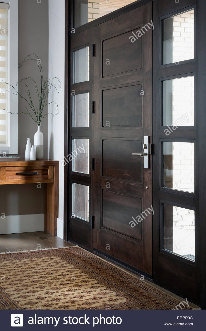 Flanking windows hi-res stock photography and images - Alamy