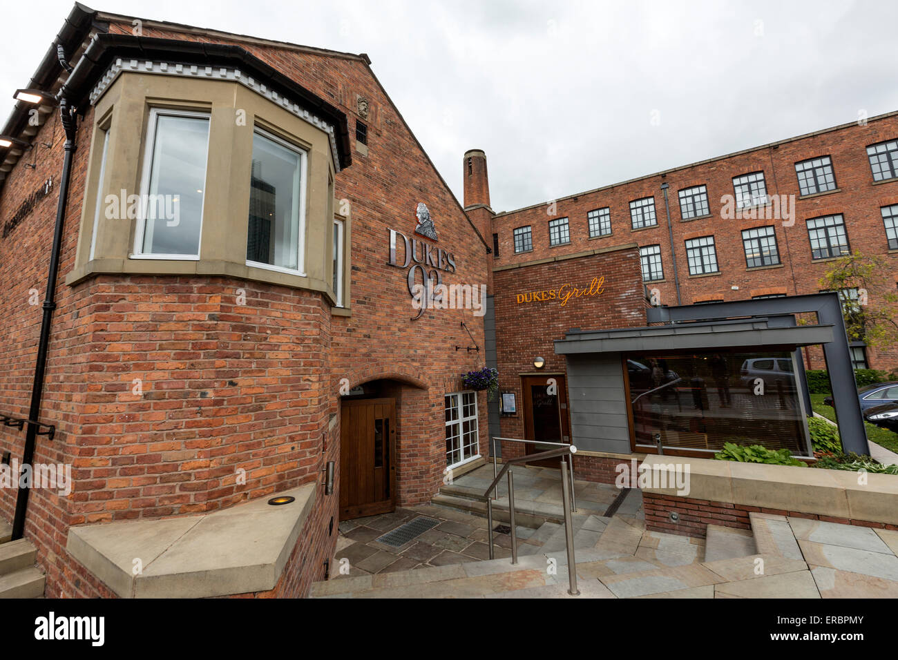 Dukes 92 pub in Castlefield Manchester Stock Photo - Alamy