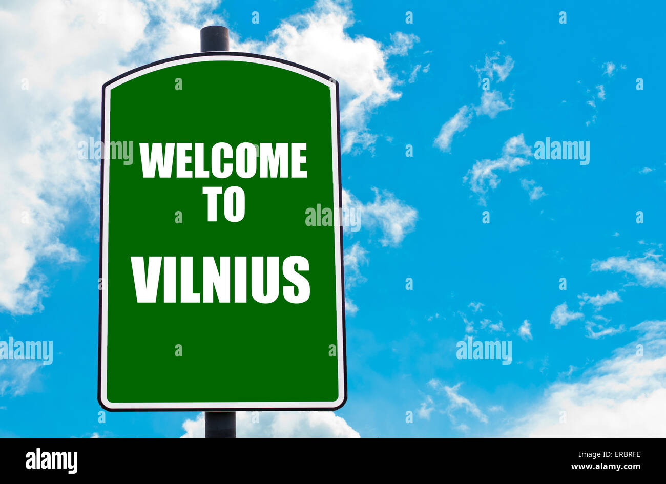 Green road sign with greeting message WELCOME TO VILNIUS isolated over ...