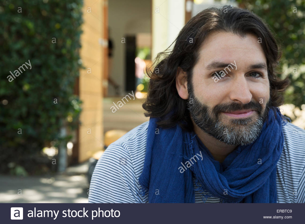 Man with head scarf hi-res stock photography and images - Alamy