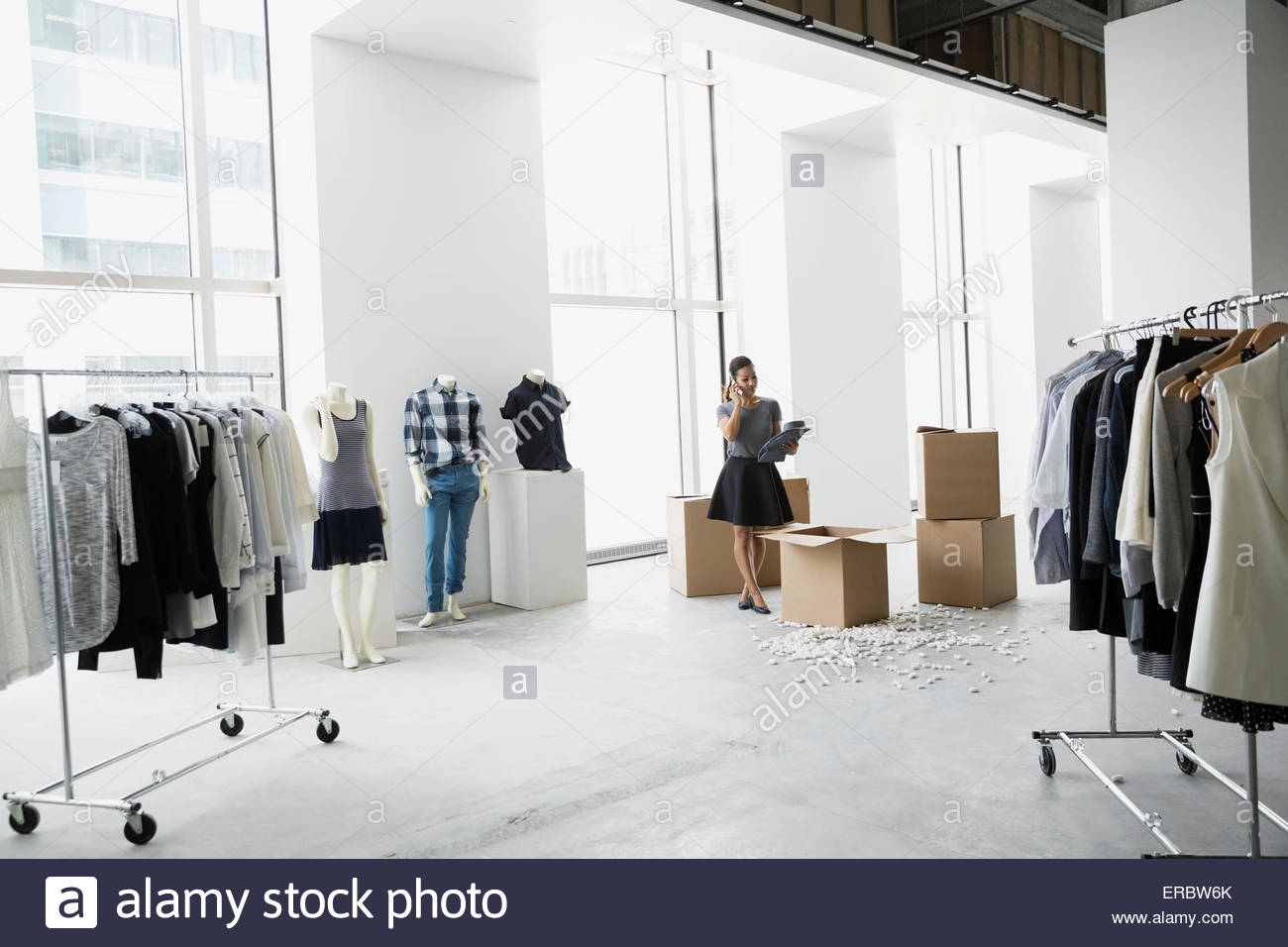 Fashion stylist hi-res stock photography and images - Alamy