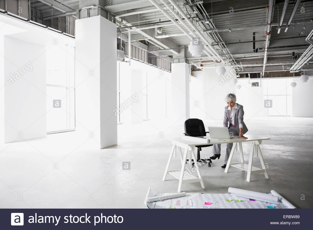 Empty office desk front hi-res stock photography and images - Alamy