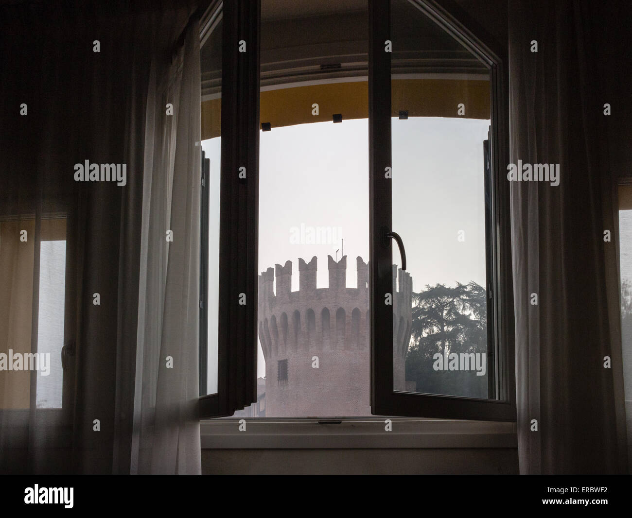 Medieval fog hi-res stock photography and images - Alamy