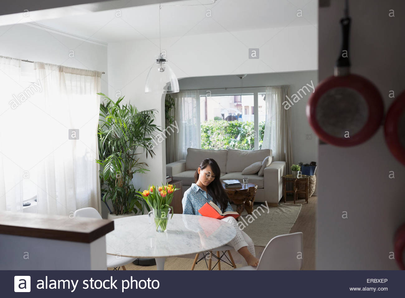 Woman reading book table hi-res stock photography and images - Alamy