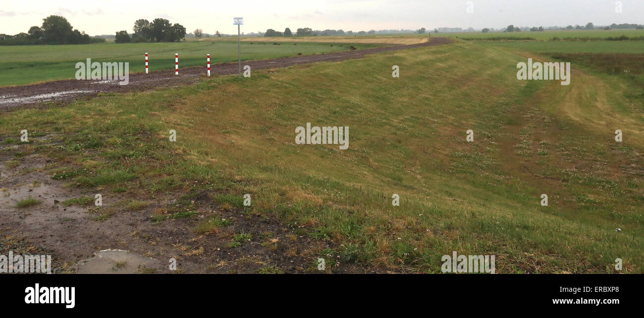 Fischbeck, Germany. 28th May, 2015. The rebuilt former dyke breaking ...