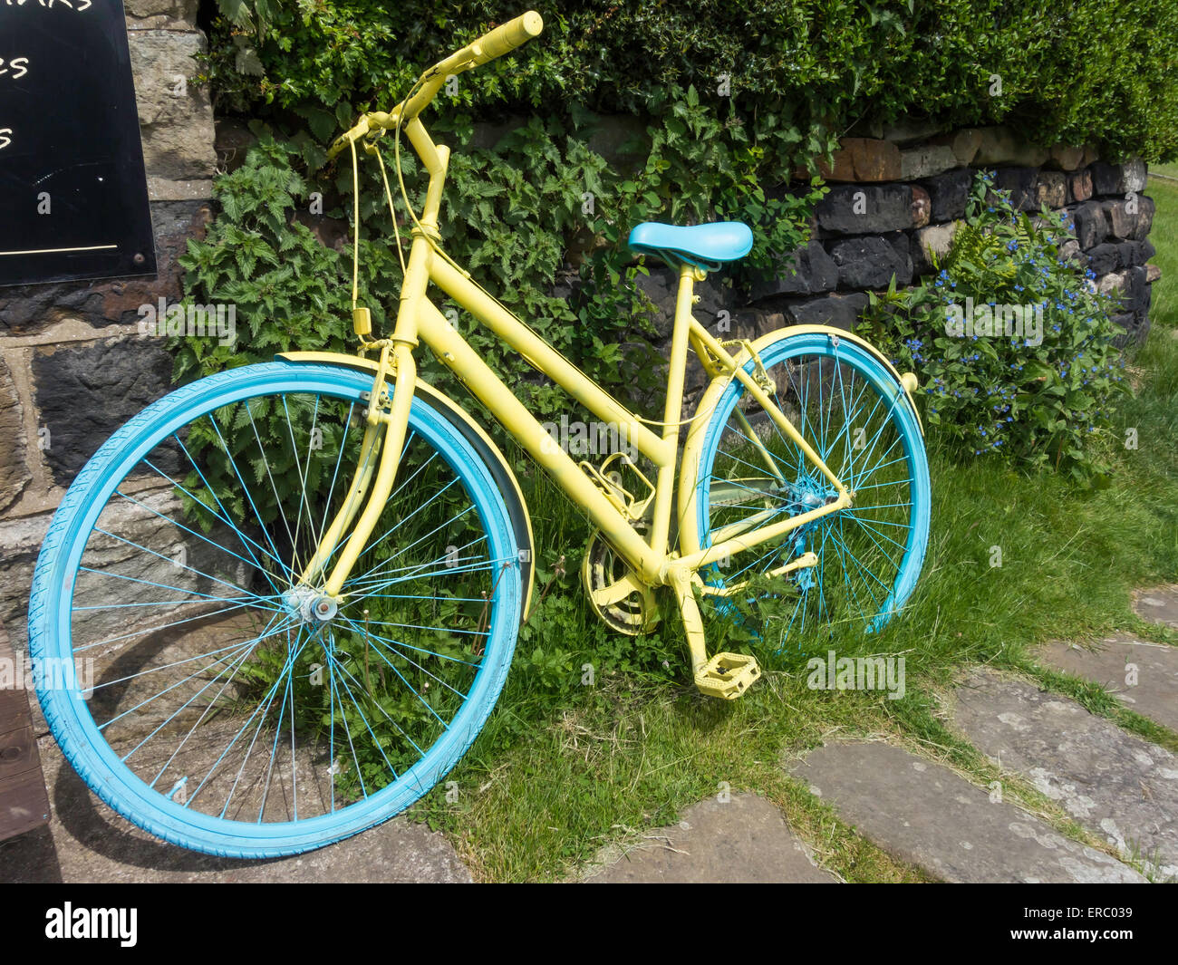 Tour de Yorkshire cycle race 2015 promoted using yellow and blue ...