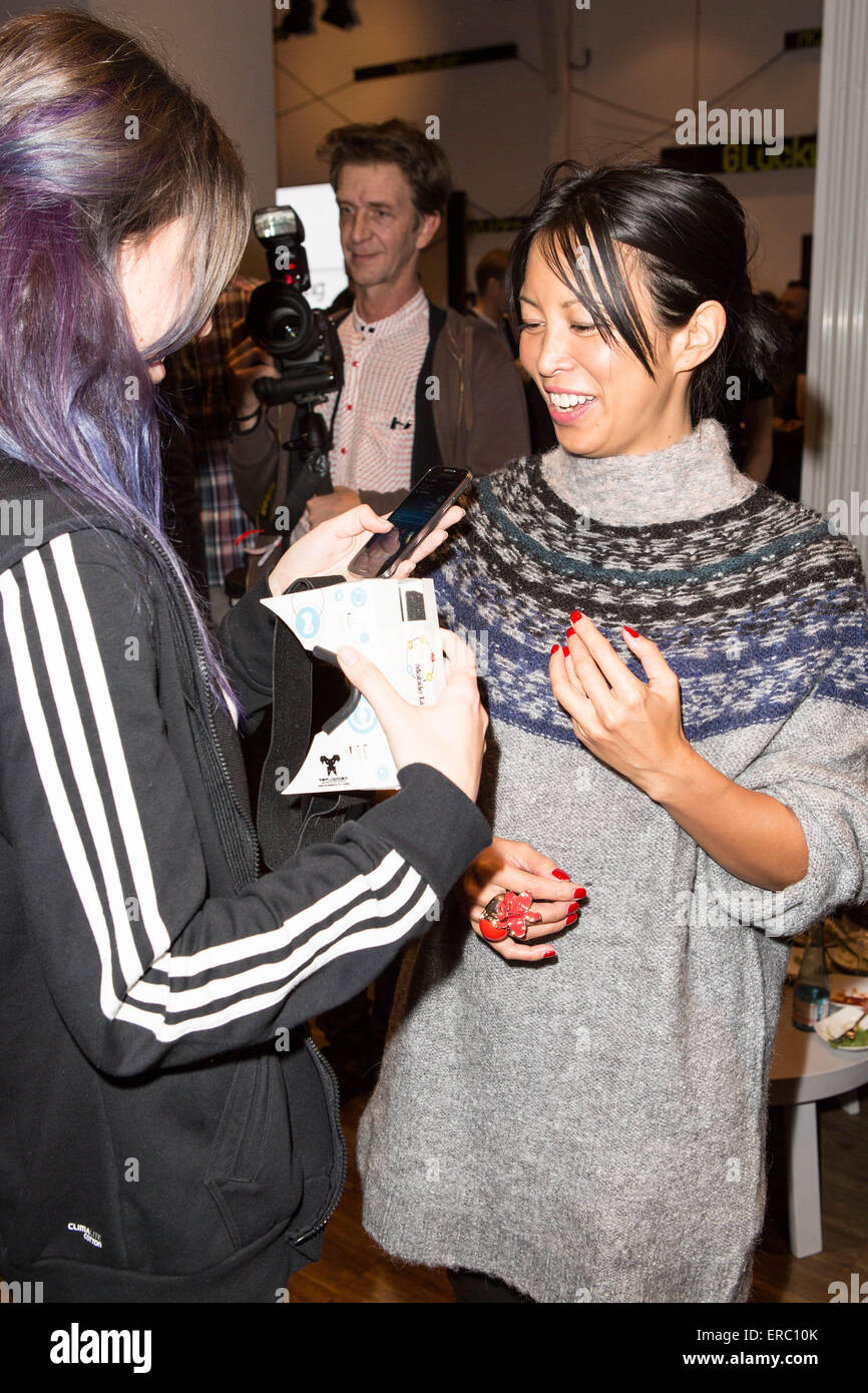 Thi gaming hi-res stock photography and images - Alamy