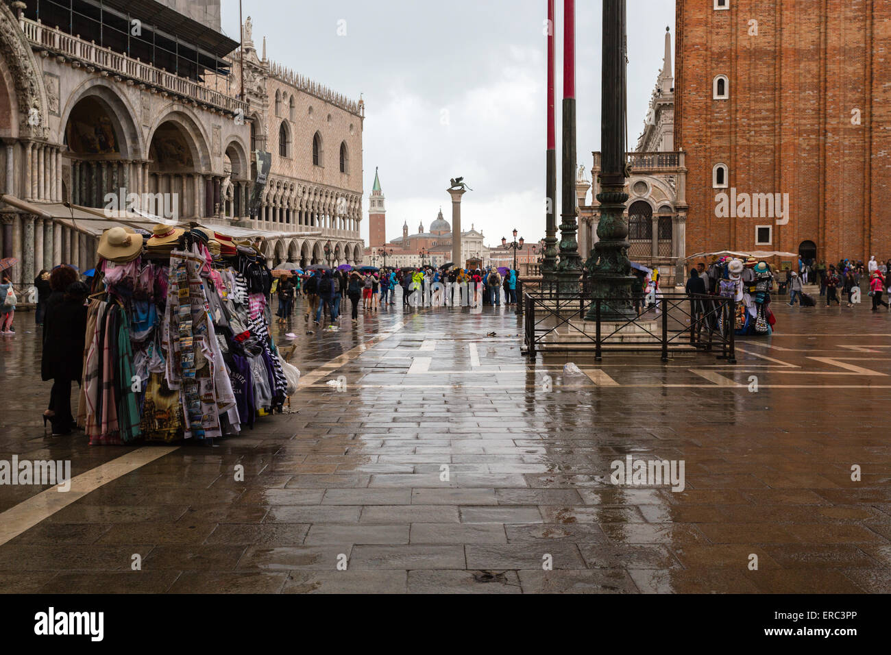 Umbrella rain venice hi-res stock photography and images - Alamy