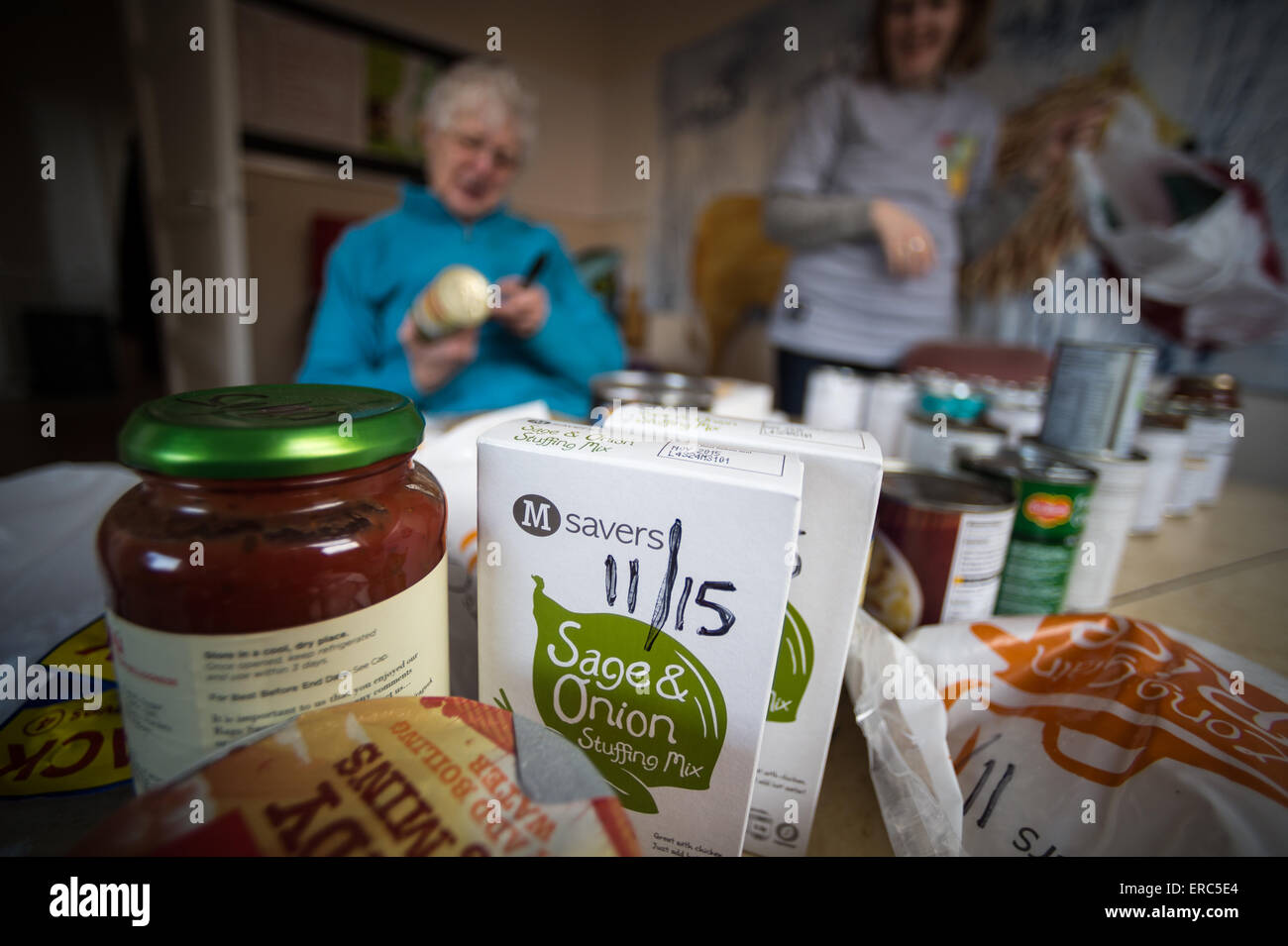 A volunteer working in a food bank Stock Photo - Alamy