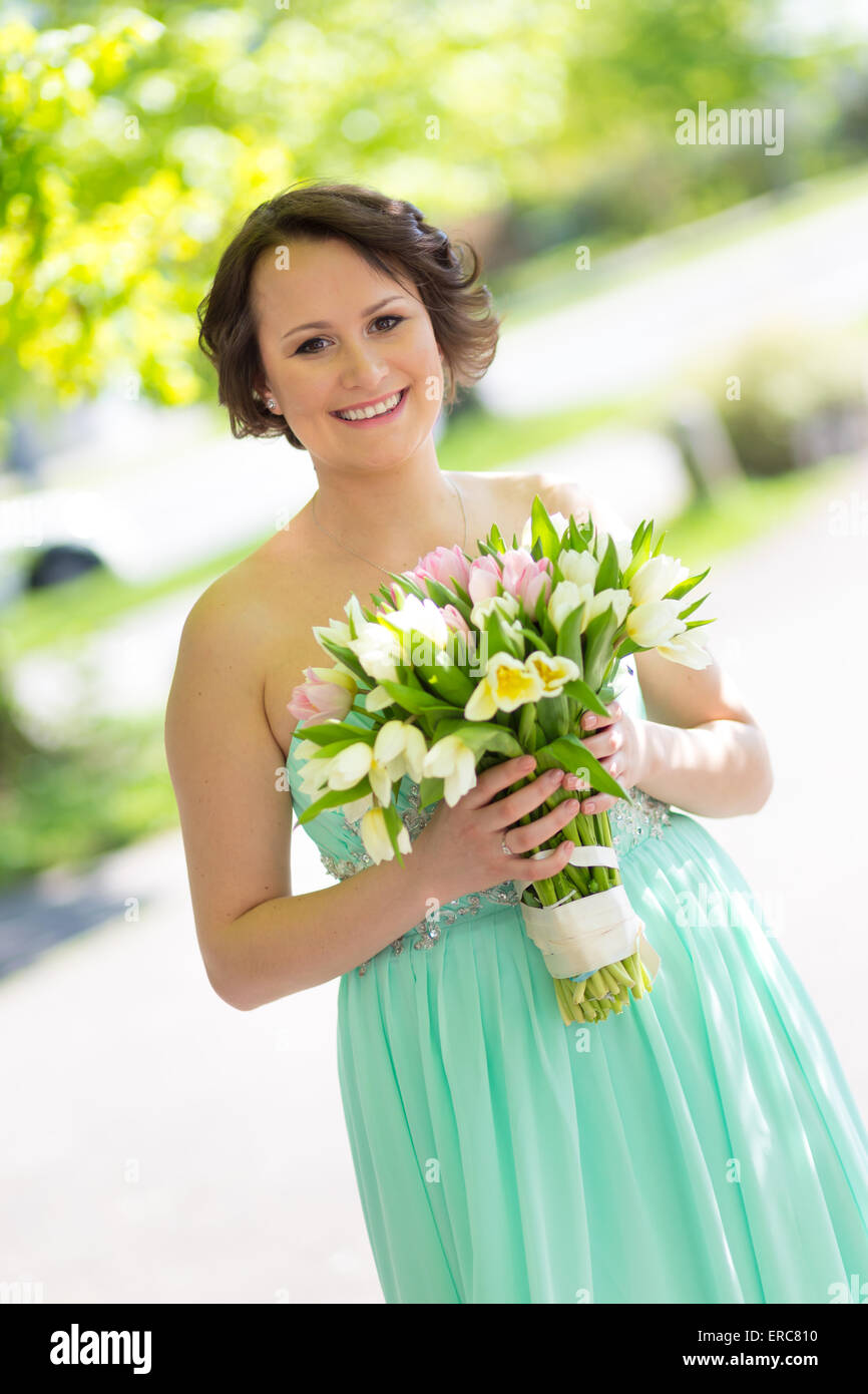 Happy bride with wedding bouquet Stock Photo - Alamy