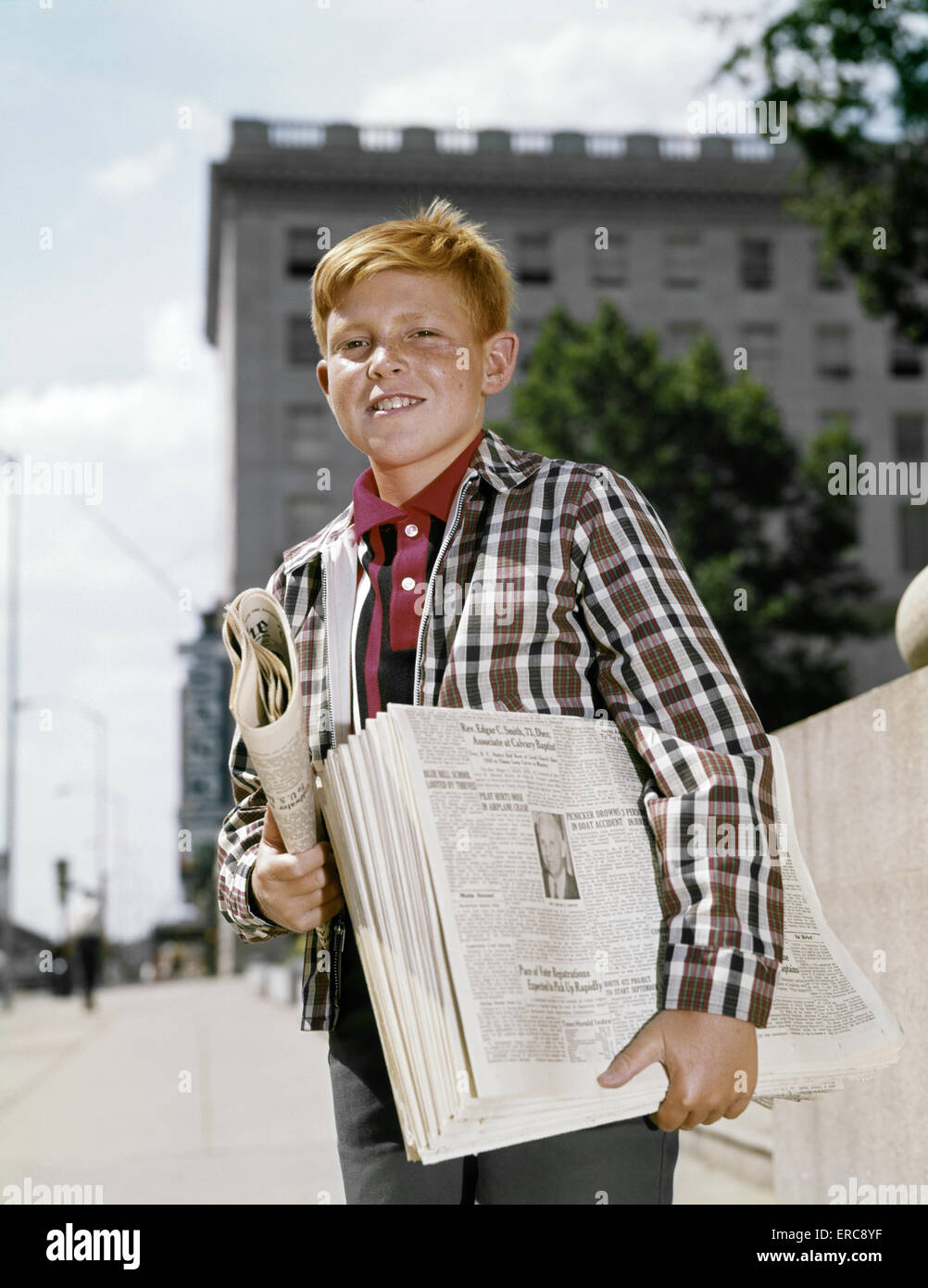 Newspaper boy vintage hi-res stock photography and images - Alamy