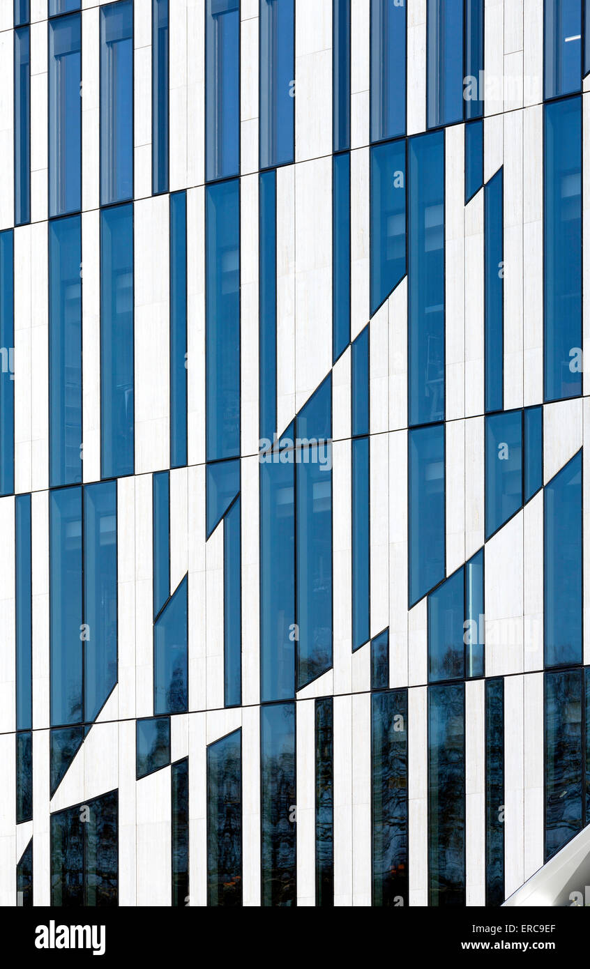 Office building glass facade detail hi-res stock photography and images ...