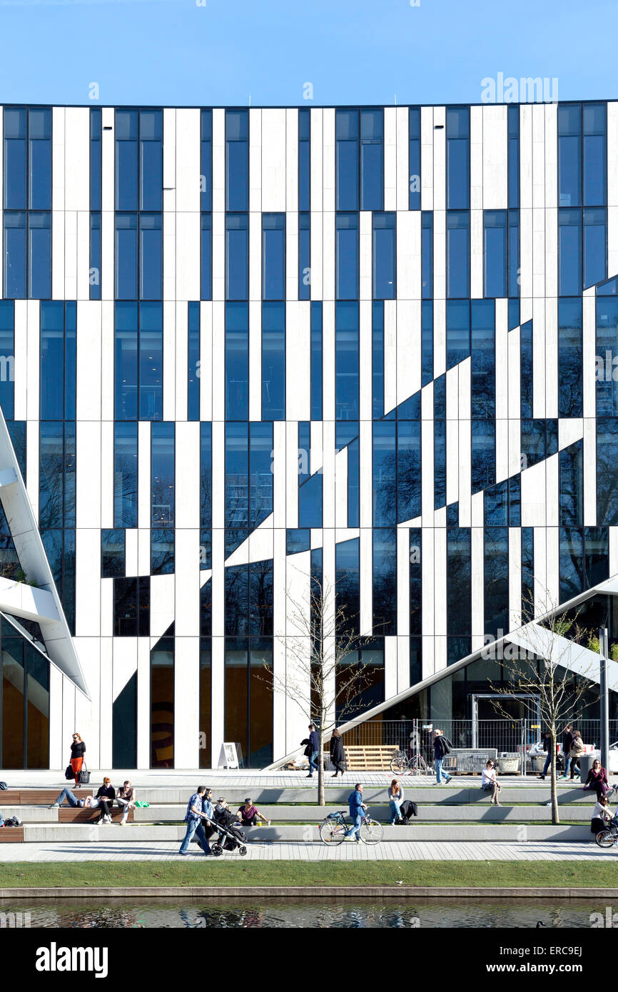 Commercial building glass facade hi-res stock photography and images ...