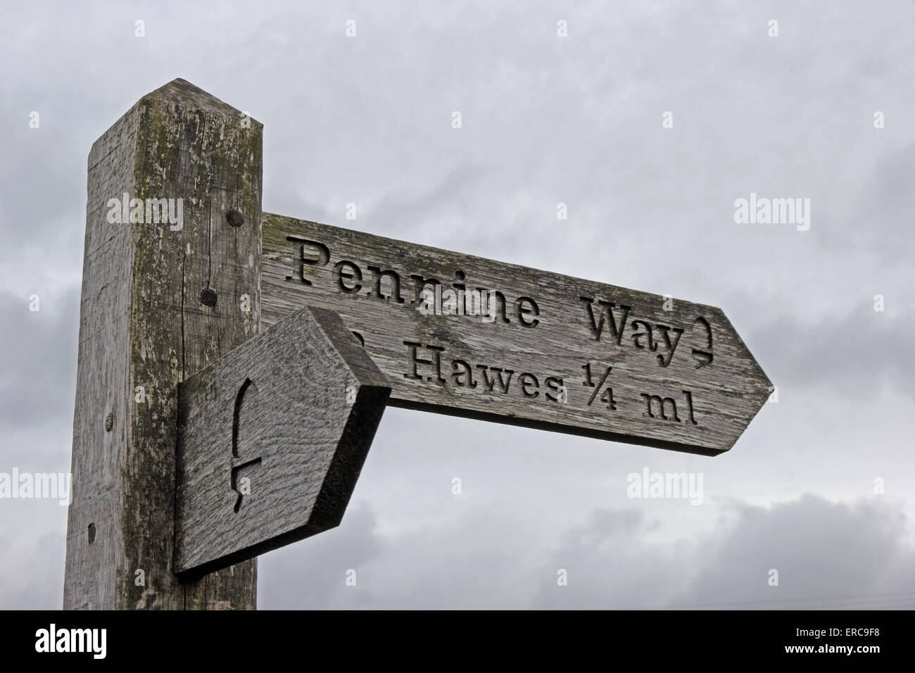 Signpost showing Pennine Way path to Hawes Stock Photo - Alamy
