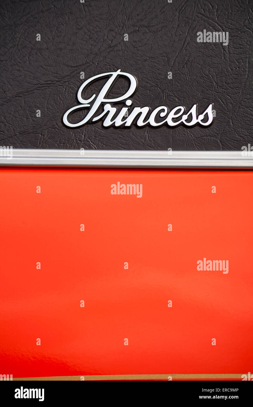 Red and black car logo hi-res stock photography and images - Alamy