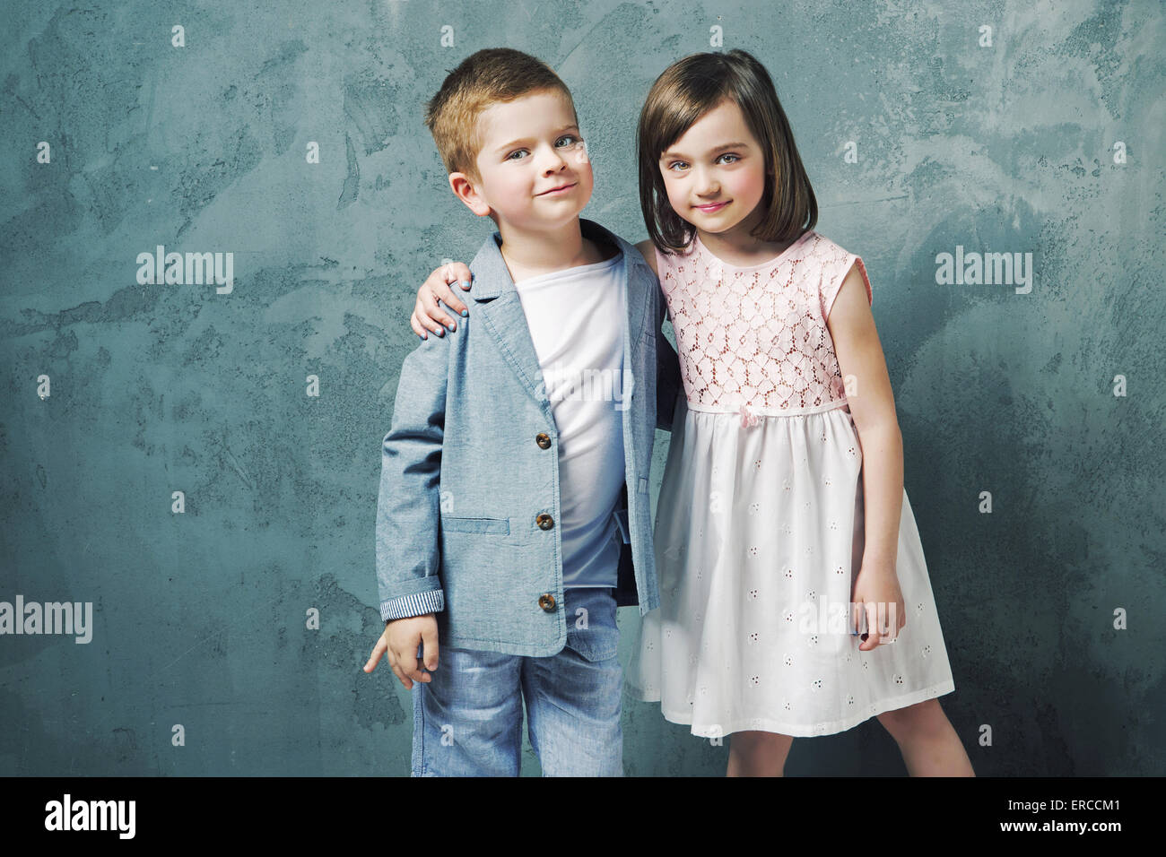 Children posing hi-res stock photography and images - Alamy