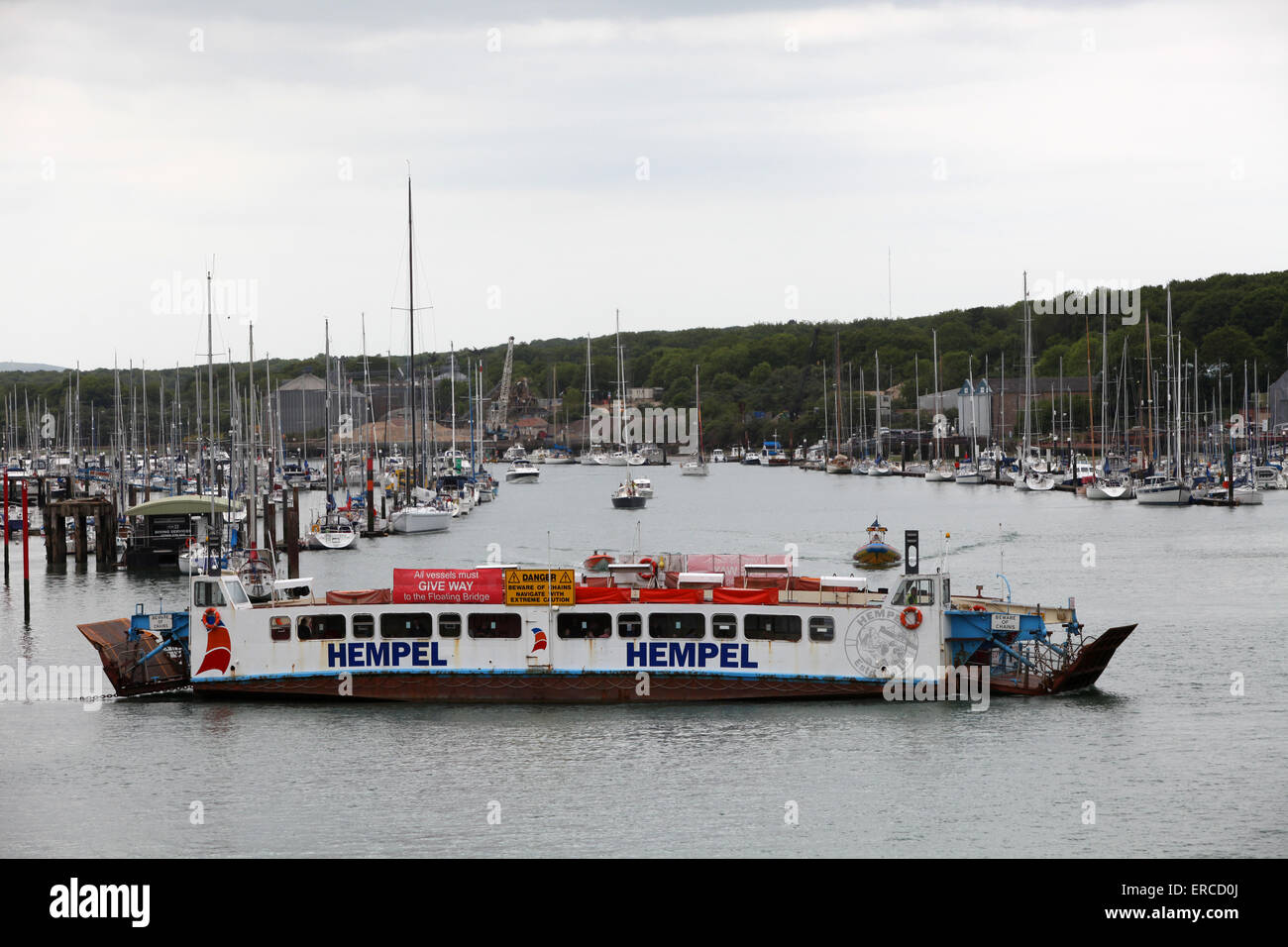 Cowes chain ferry linking East Cowes to West Cowes taking passengers ...