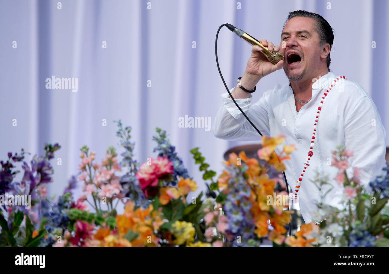 Mike patton singer hi-res stock photography and images - Alamy