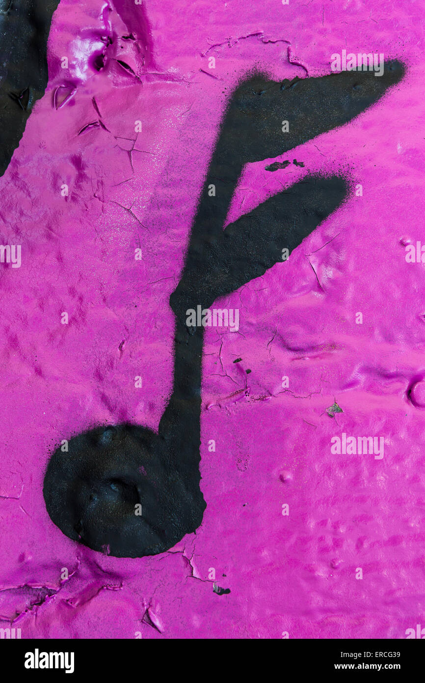 Graffiti music note painted in wall Stock Photo - Alamy