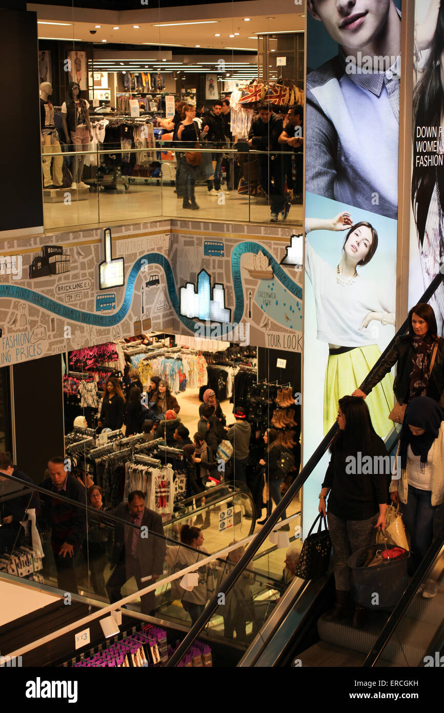 Primark shop on Oxford Street London UK Stock Photo - Alamy