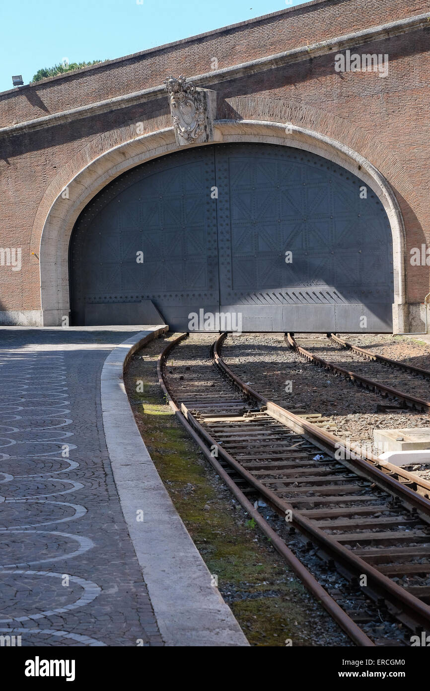 Vatican City. 30th May, 2015. Pope Francis meet the Train of the ...