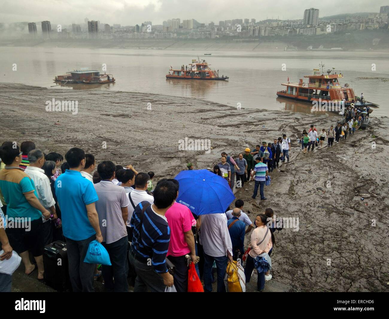 Queue To Board High Resolution Stock Photography and Images - Alamy