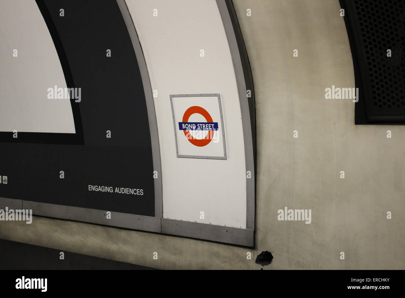 Bond Street TFL underground red sign Stock Photo - Alamy