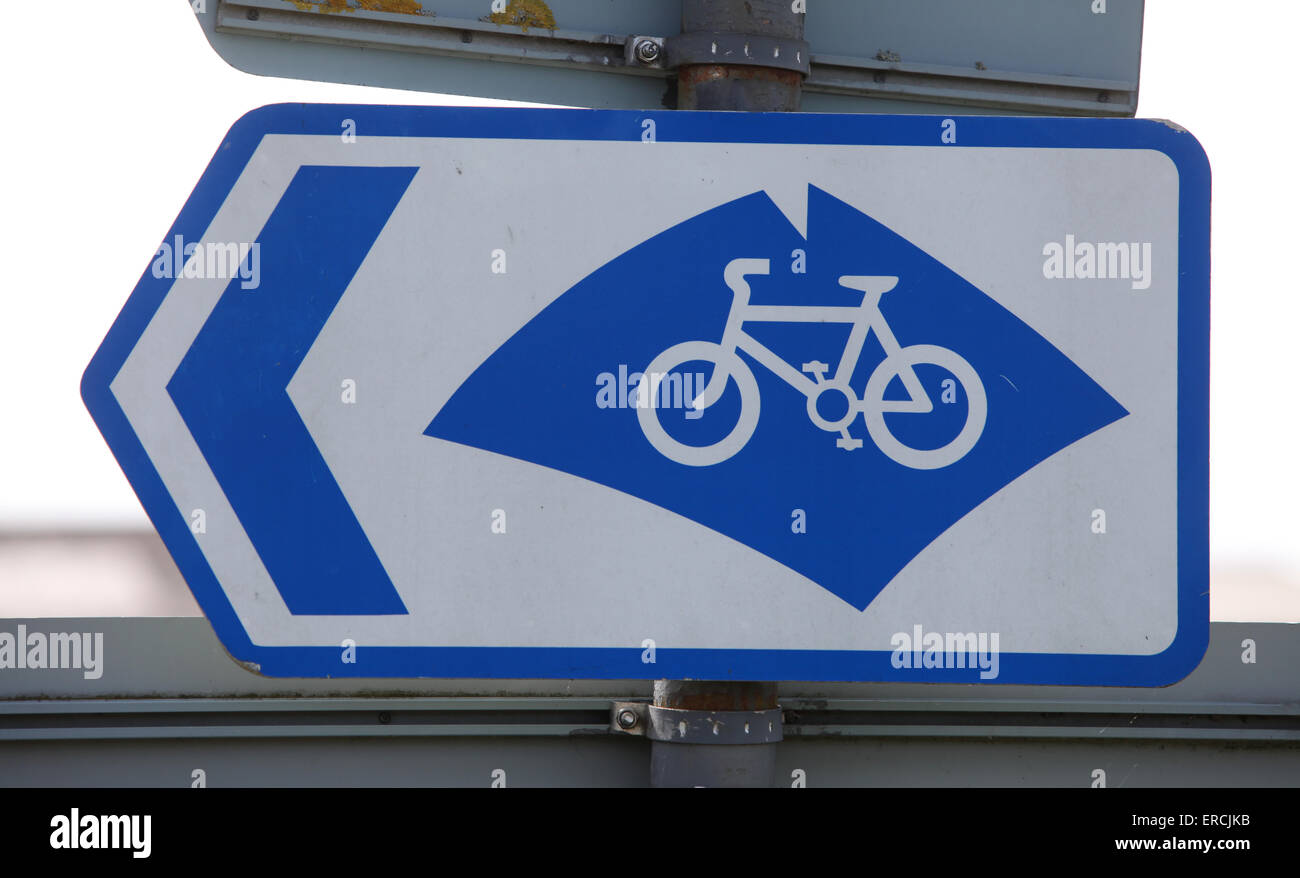Cycle sign hi-res stock photography and images - Alamy