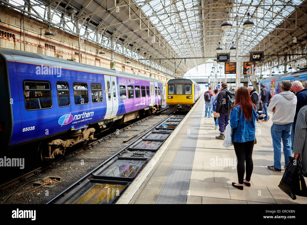 Manchester Piccadilly a Norther Rail class 142 pacer arriving onto ...