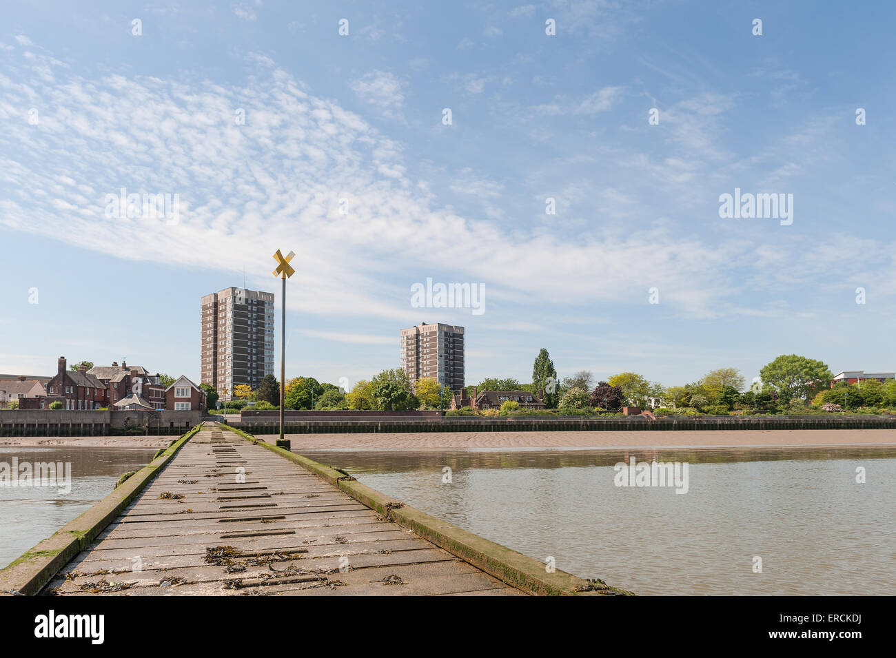 Attractive skyline of Belvedere and Erith from river Thames with high ...