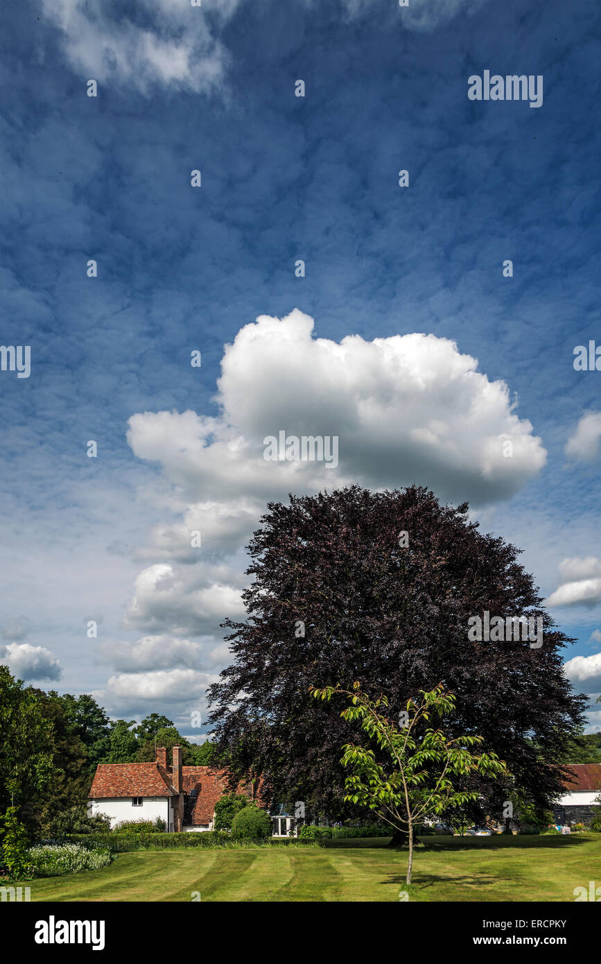 A beautiful old English Farmhouse and garden in Spring Stock Photo - Alamy