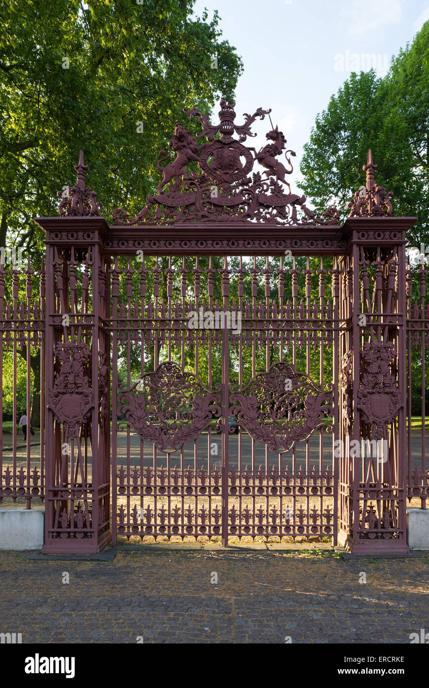 Queens gate london hi-res stock photography and images - Alamy