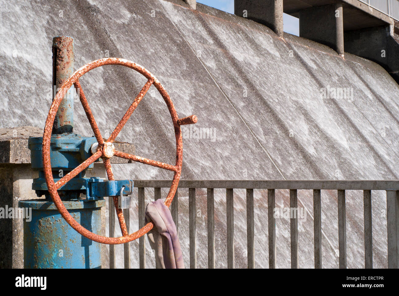 Crowdy Reservoir Dam on Bodmin Moor Cornwall Stock Photo - Alamy