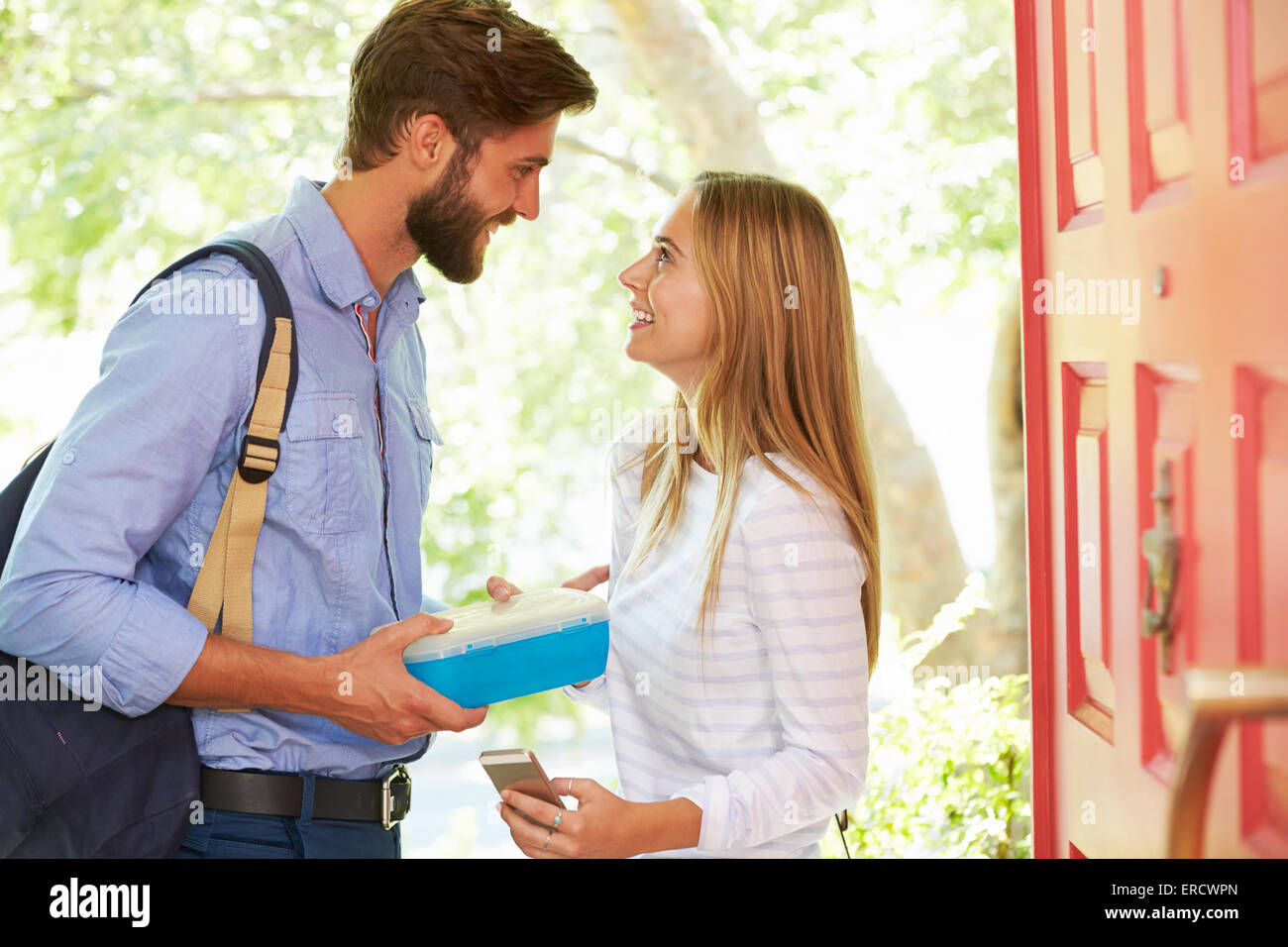 Women goodbye hi-res stock photography and images - Alamy