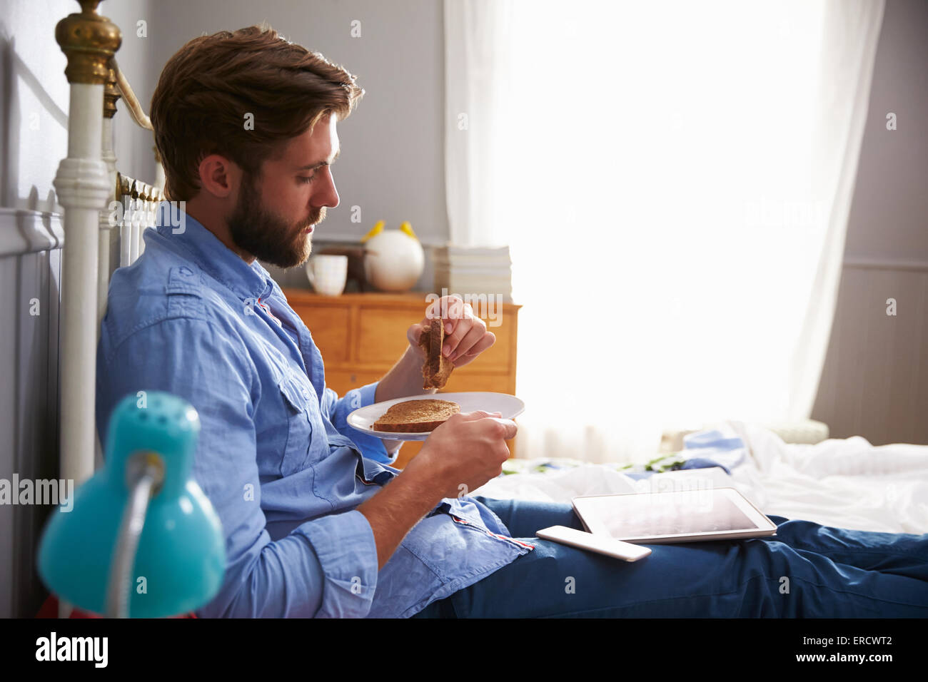 Food in bed hi-res stock photography and images - Alamy