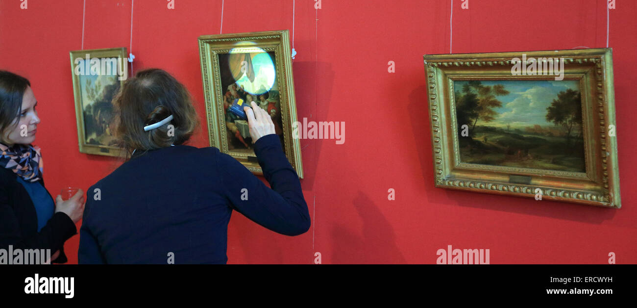 The paintings 'Baumbestandene Felsenlandschaft' (l-r), 'Der verlorene ...