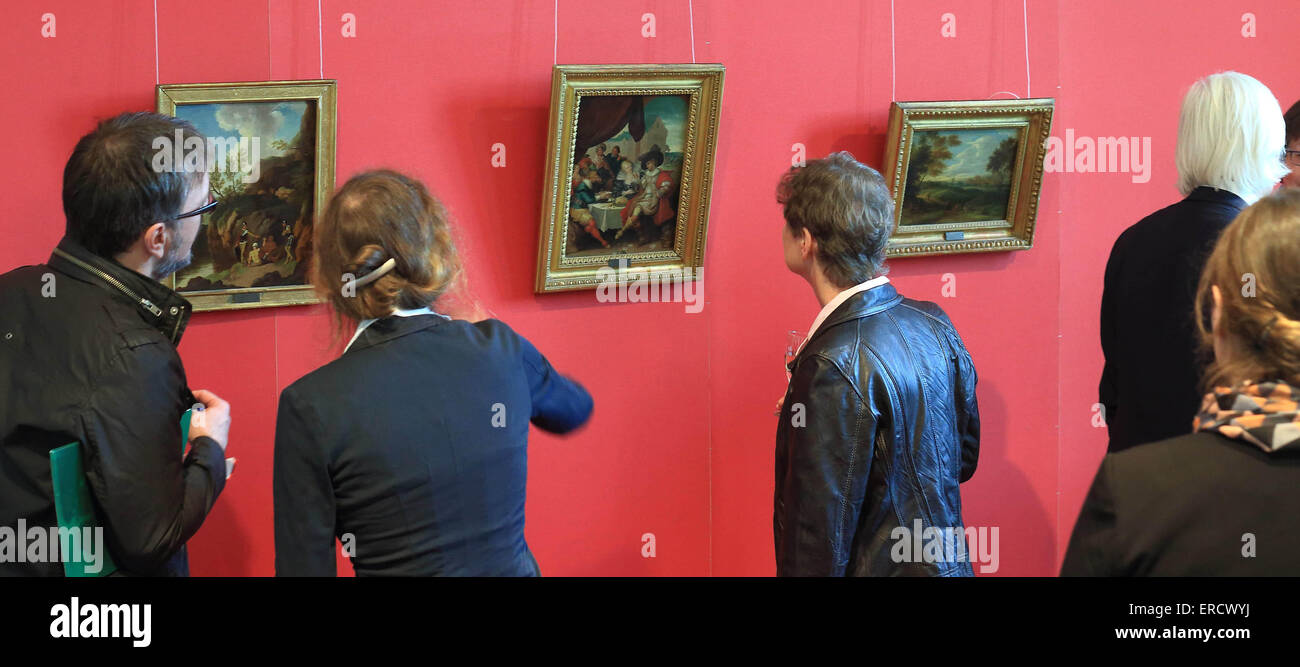 The paintings 'Baumbestandene Felsenlandschaft' (l-r), 'Der verlorene ...